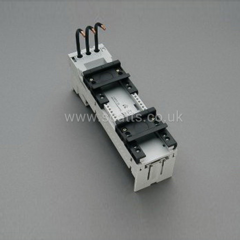 32404 | WOHNER | 32404 | BUSBAR ADAPTOR 32A 2XRAIL